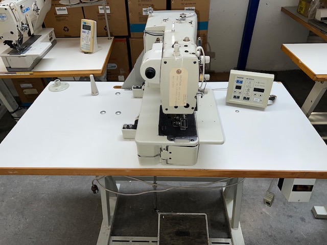 Buttonholing machines : BROTHER HE-800A-2